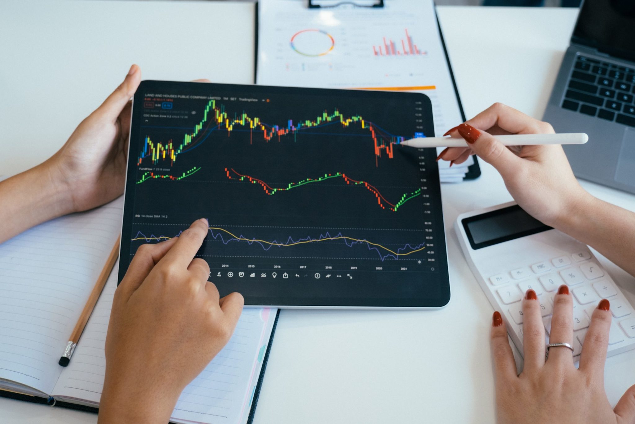 A Quick Guide To Physical And Digital Investments - The Gree